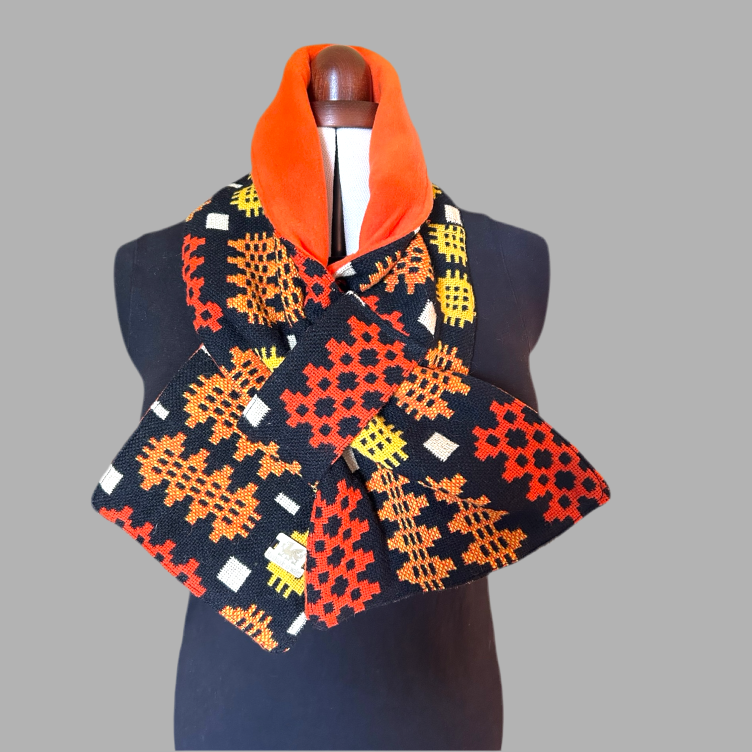 Artisan handcrafted vintage Welsh wool Scarves – crefftaujude.com